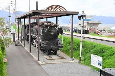 諏訪地方の保存SL探訪④ 「D51 824号機」諏訪湖畔公園｜信濃毎日新聞デジタル 信州・長野県のニュースサイト