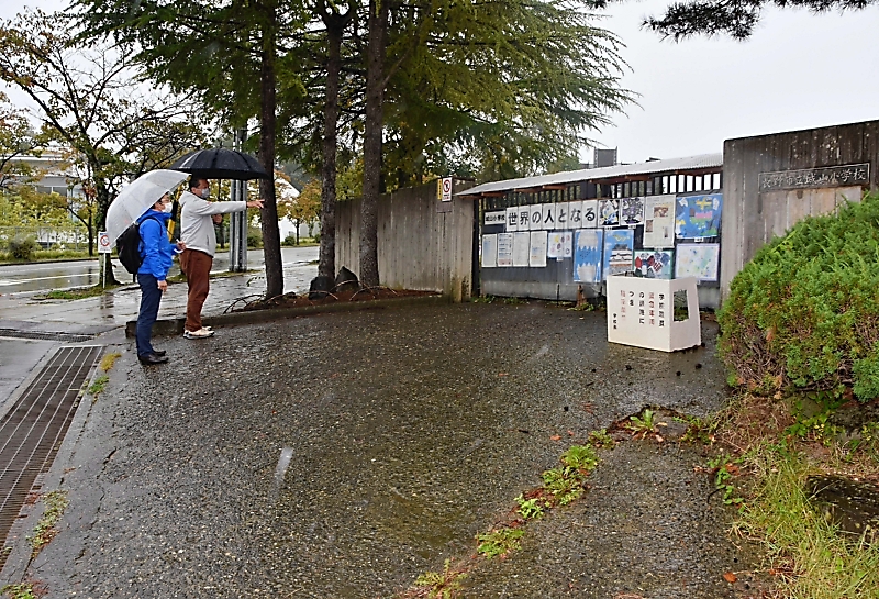 開け！長野市城山小北門の「扉」 危険解消へ 150周年機に改修計画｜信濃毎日新聞デジタル 信州・長野県のニュースサイト