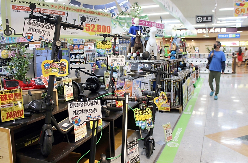 MEGAドンキUNY伊那店がオープン 売り場約9千平方メートル 初日からにぎわう｜信濃毎日新聞デジタル 信州・長野県のニュースサイト