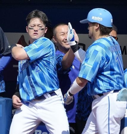 D5―0ロ（21日） DeNAが一発攻勢｜信濃毎日新聞デジタル 信州・長野県のニュースサイト